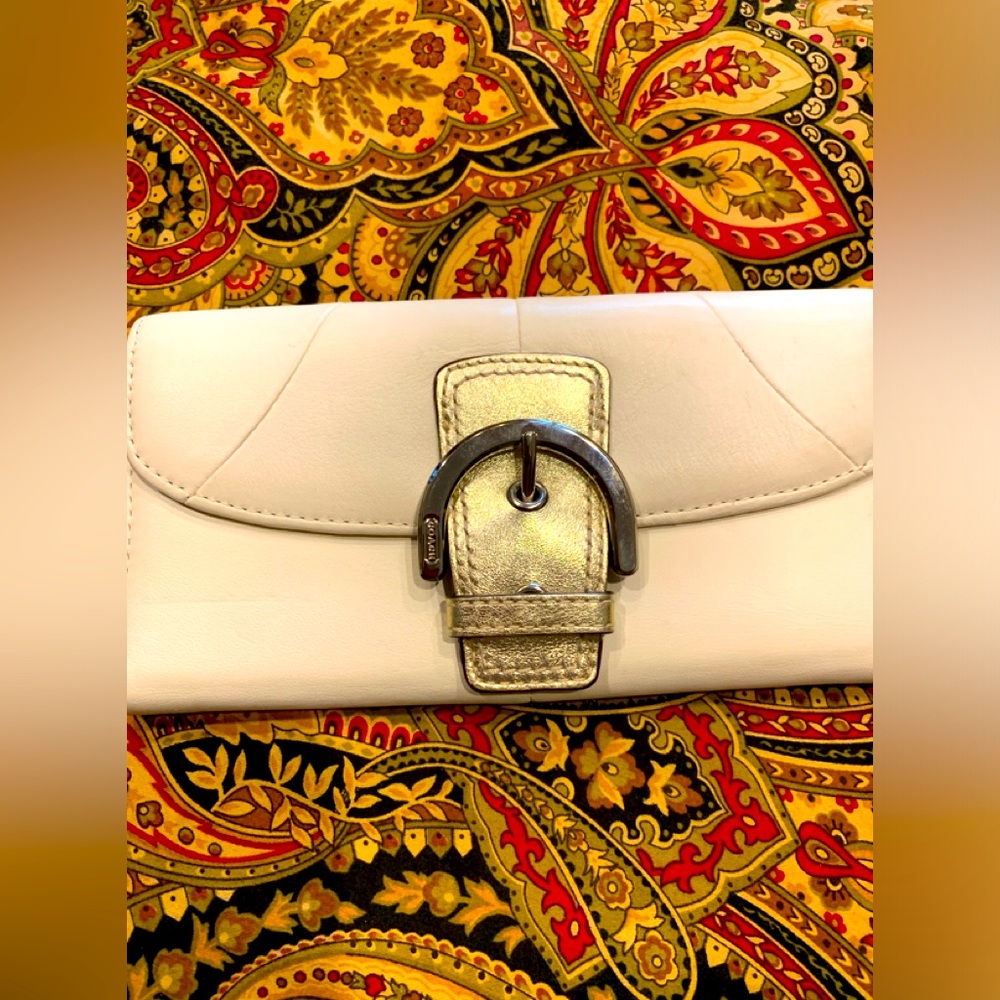 Coach Soho Wallet Ivory With Gold Trim - Gem